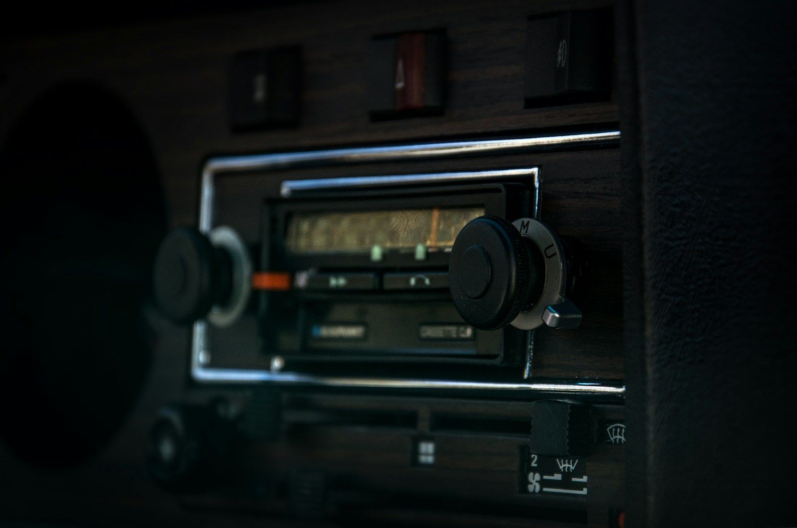 AI Radio: The Future of Smart Broadcasting and Entertainment