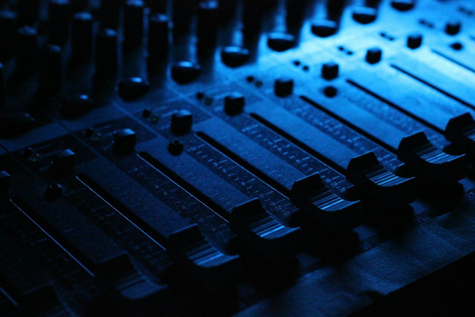 Free Online Music Streaming | Stream Your Favorite Tunes